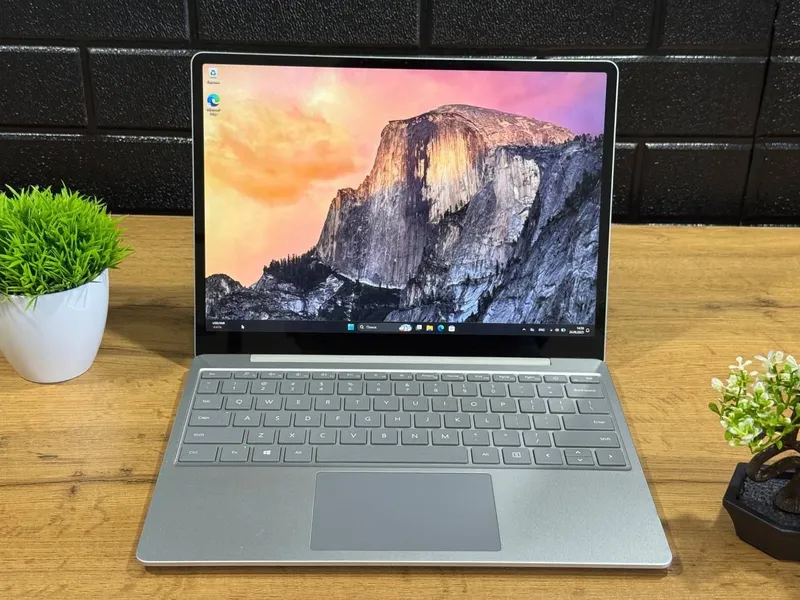 Sensor Microsoft / i5-11-Avlod / 16 GB / 256GB SSD - BirBir